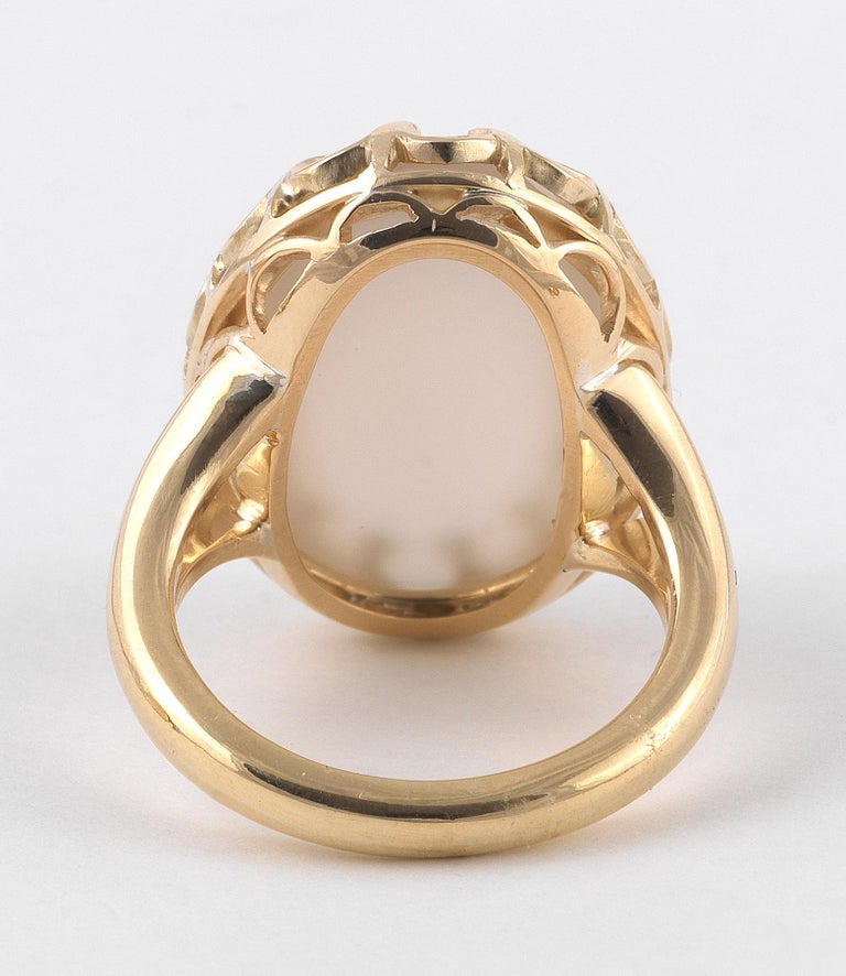 18 Karat Yellow Gold Moonstone Ring For Sale at 1stDibs