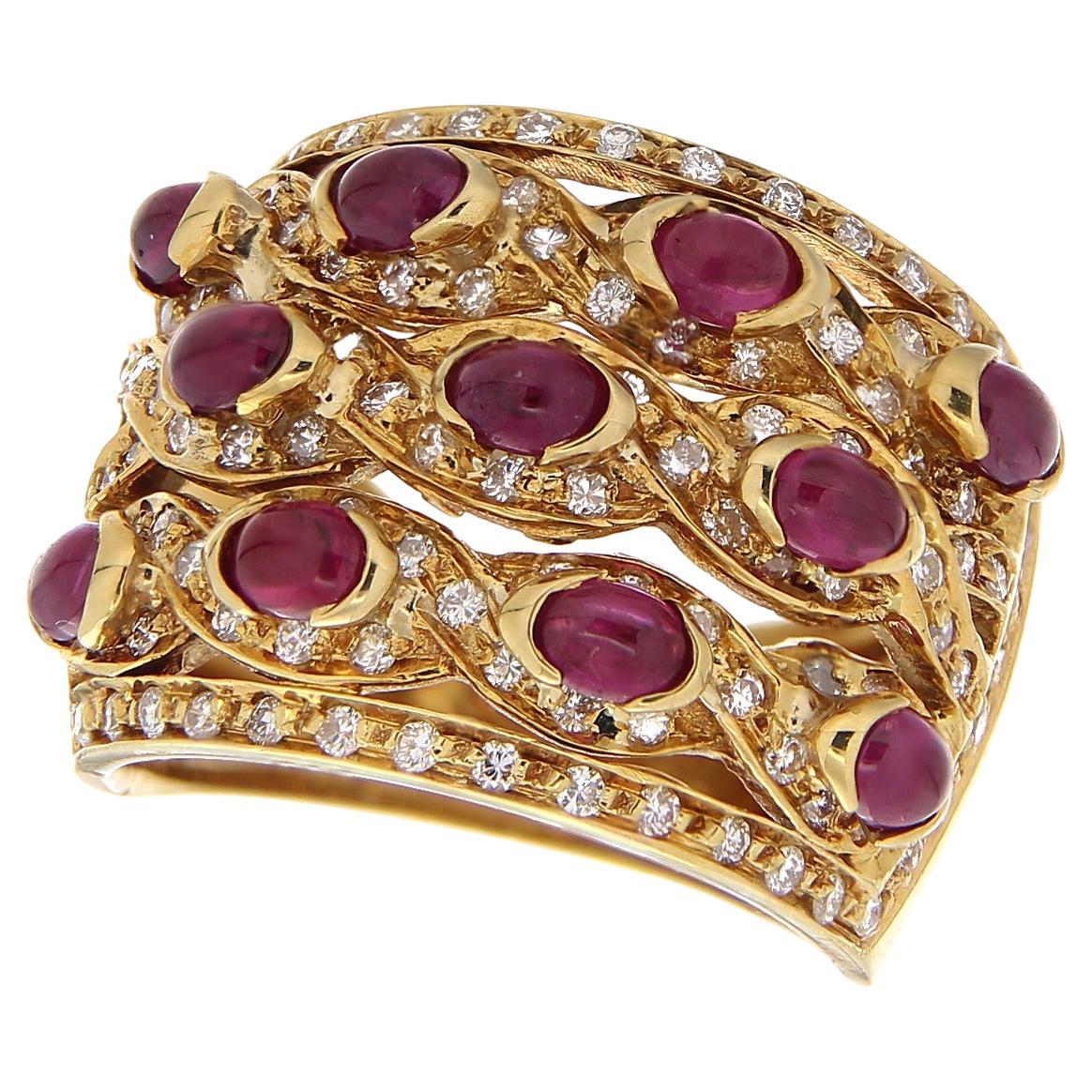 18kt Yellow Gold Vintage Ring 2.89ct Oval, Cut Rubies and 0.18ct White ...