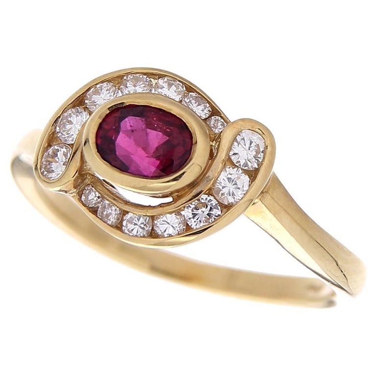 18kt Yellow Gold Vintage Ring 0.73 Ct Ruby and 0.41 Ct White Diamonds ...
