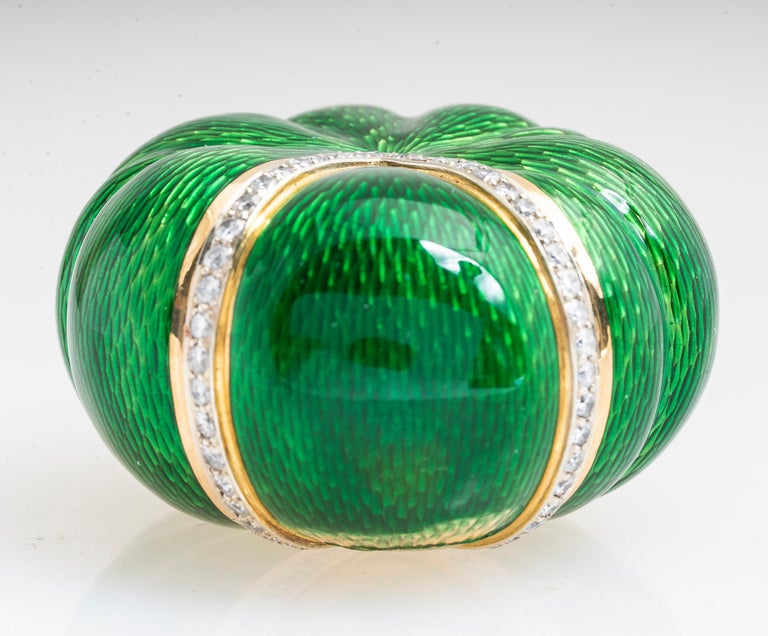 18 Karat Yellow Green Enamel and Diamond Shell Shaped Pill Box For Sale ...