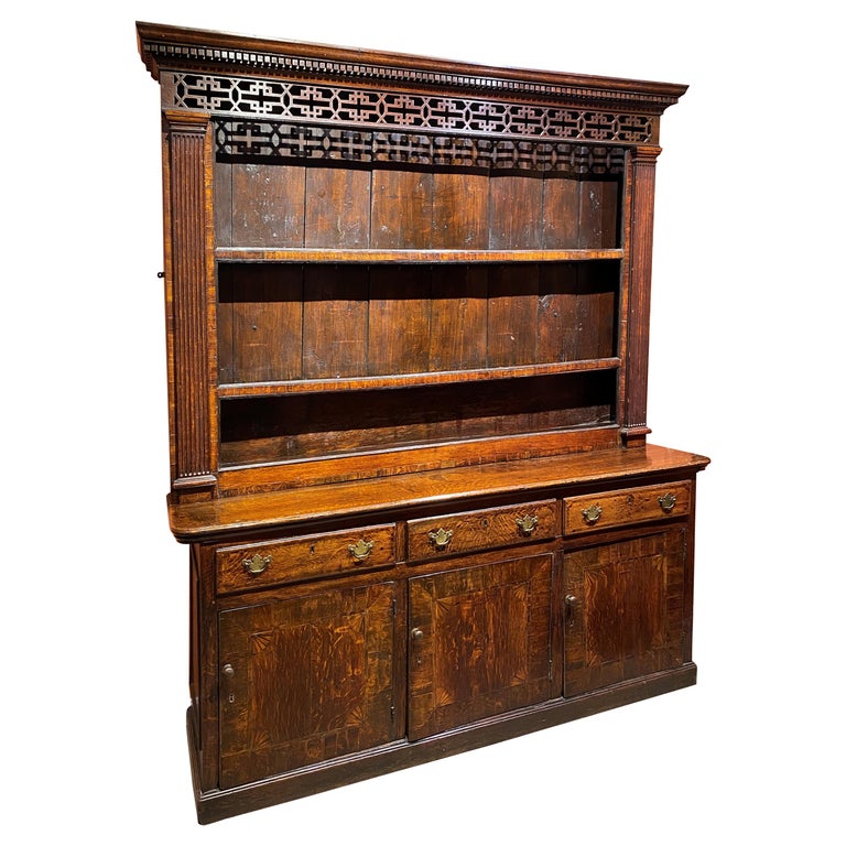 Armoire ou commode galloise en chêne marqueté en deux parties, 18e/19e ...