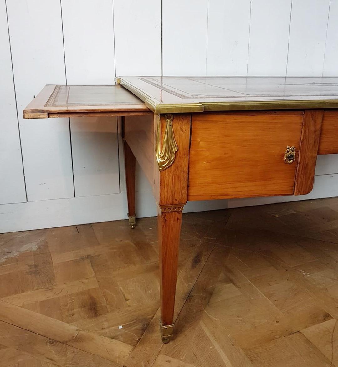18th Blond Mahogany Flat Desk For Sale at 1stDibs