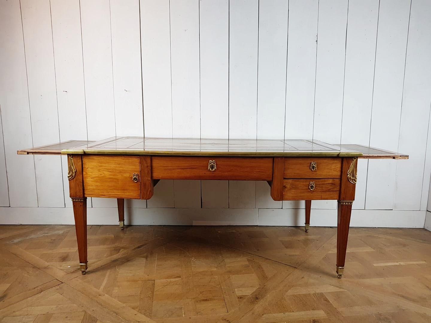 18th Blond Mahogany Flat Desk For Sale at 1stDibs