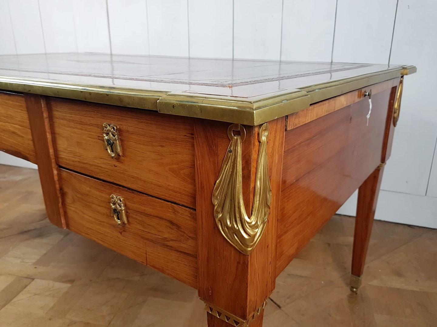 18th Blond Mahogany Flat Desk For Sale at 1stDibs