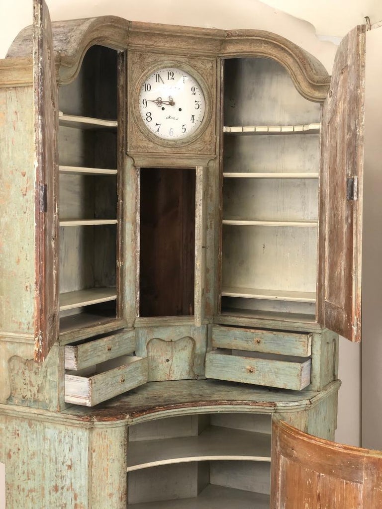 18th C. Original Paint Corner Cupboard with Clock For Sale at 1stDibs