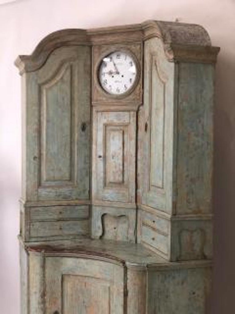 18th C. Original Paint Corner Cupboard with Clock For Sale at 1stDibs