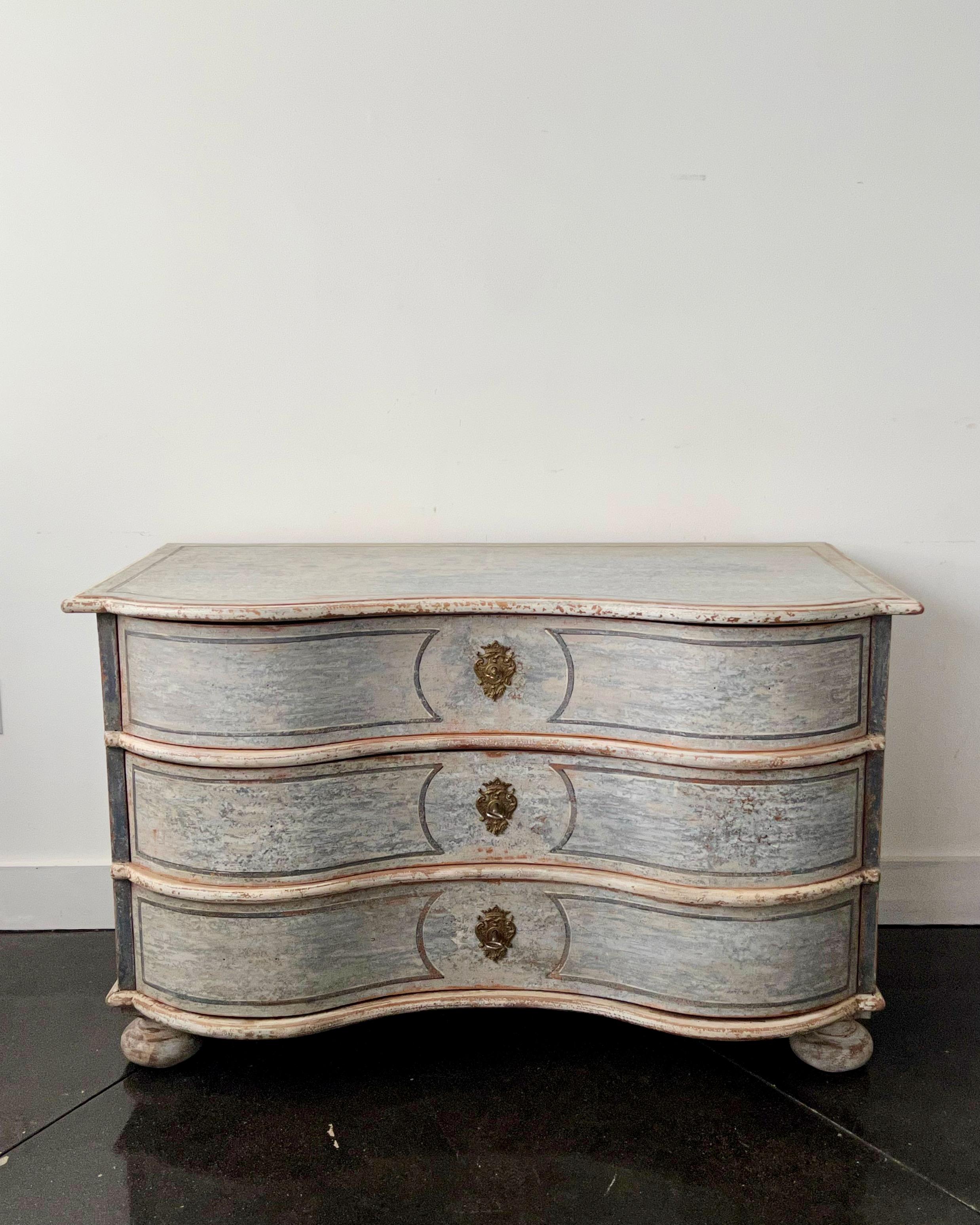 18th Century Baroque Chest of Drawer For Sale at 1stDibs