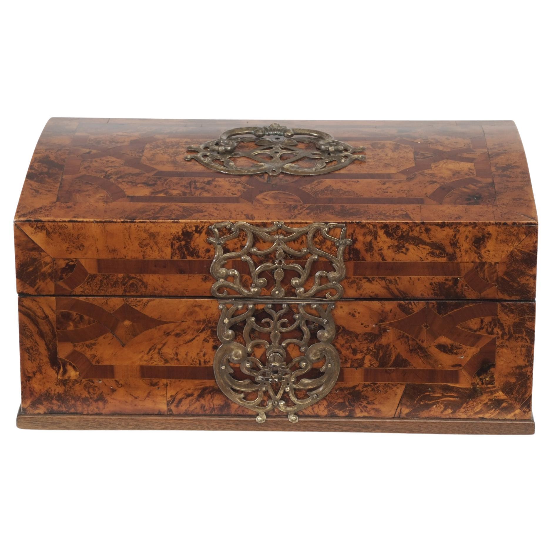 18th Century Baroque Nutwood Box For Sale at 1stDibs