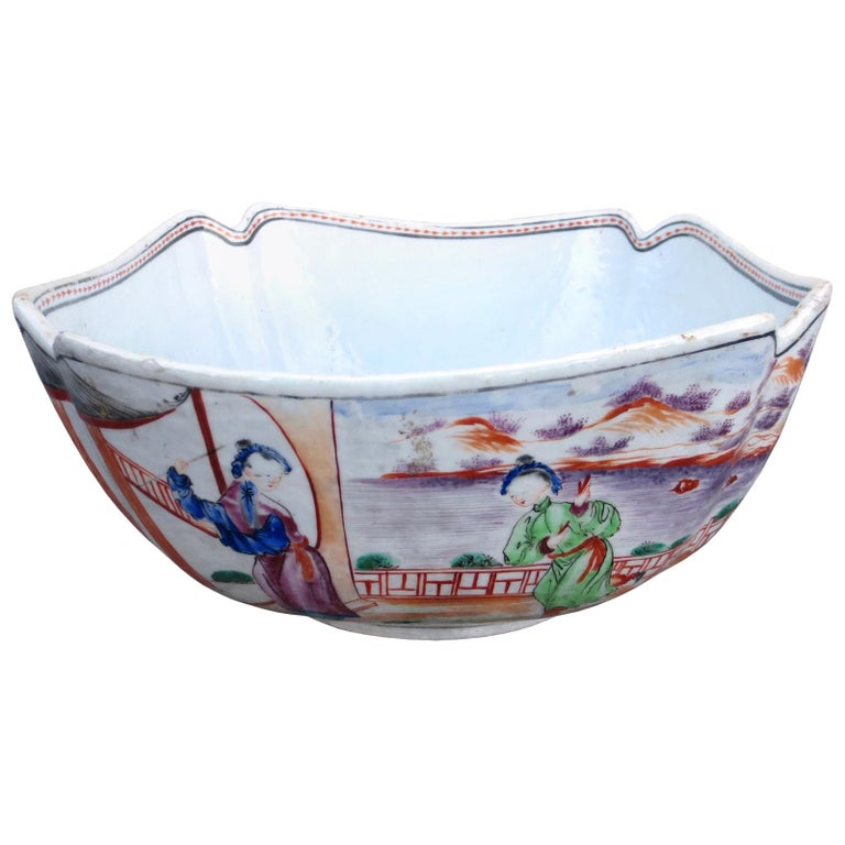 18th Century Chinese Porcelain Square Bowl For Sale at 1stDibs