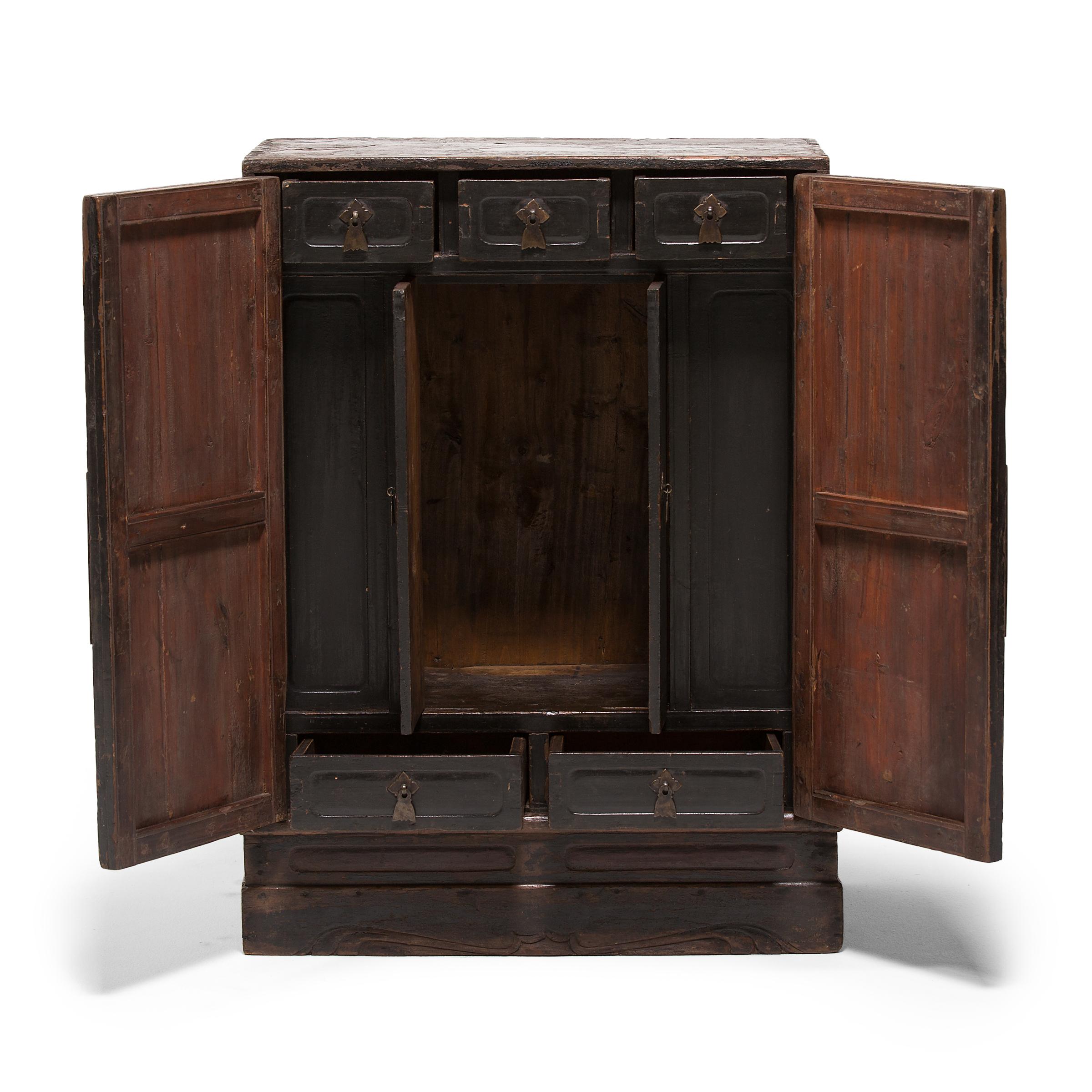 18th Century Chinese Shrine Cabinet at 1stDibs