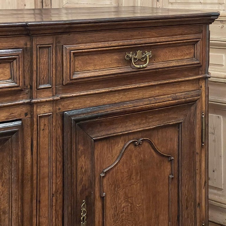 18th Century Country French Louis XIII Buffet For Sale at 1stDibs