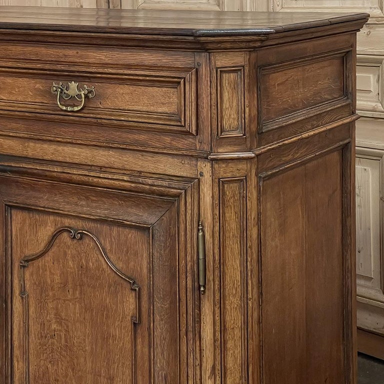 18th Century Country French Louis XIII Buffet For Sale at 1stDibs