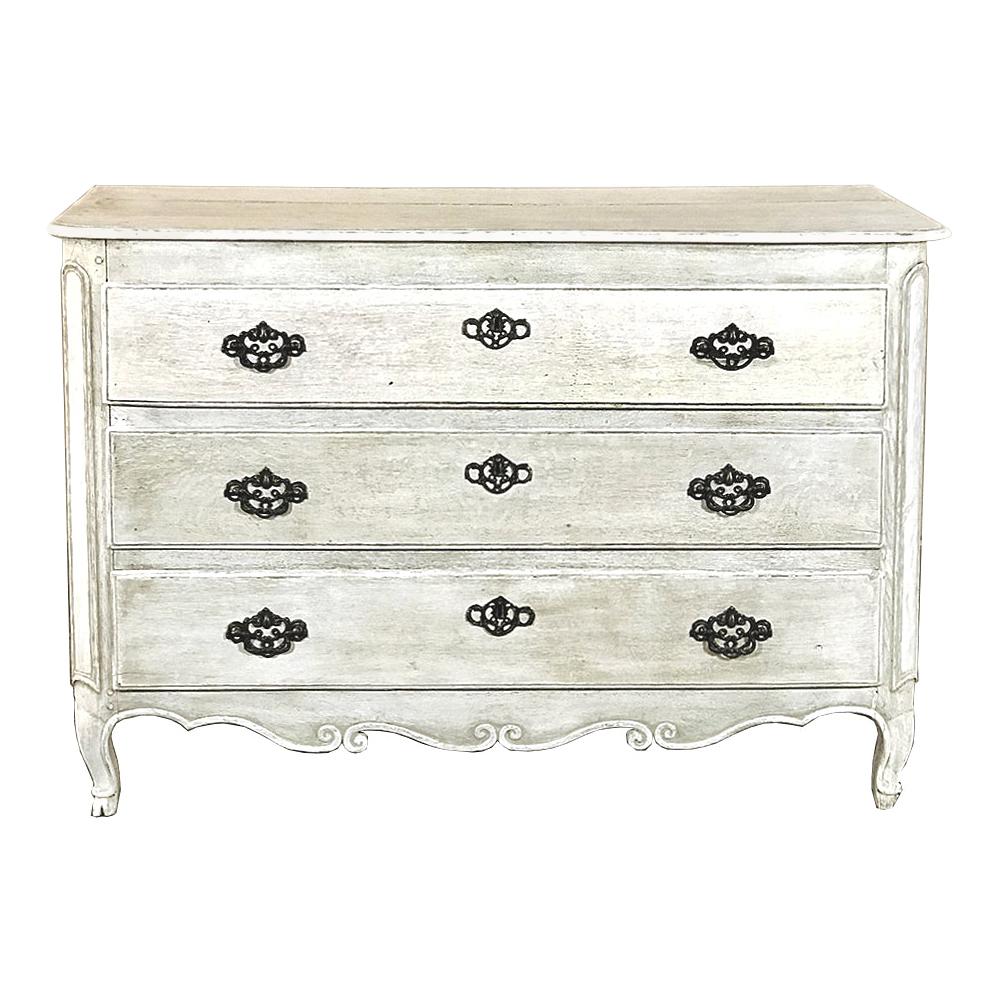 Country French 18th Century Walnut Three-Drawer Commode For Sale at 1stDibs