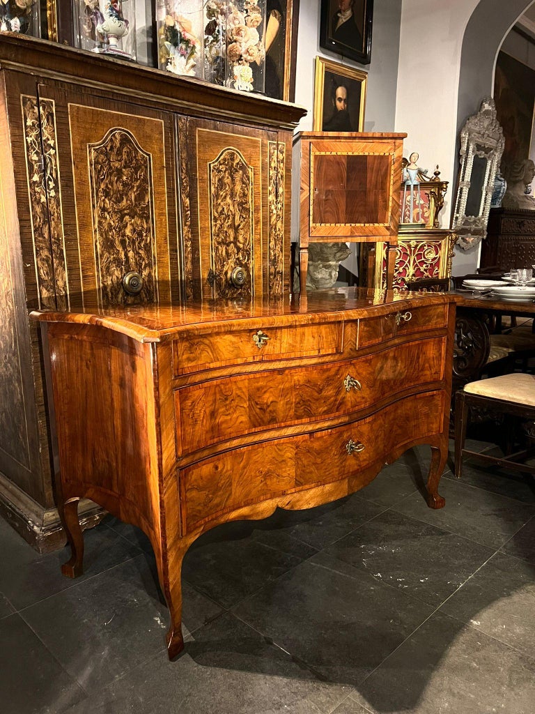18th Century Crossbow Chest of Drawers in Walnut and Olive Wood For ...