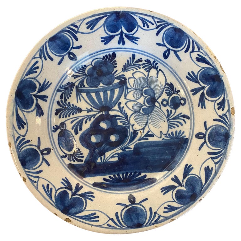 Delfter Teller aus dem 18. im Angebot bei 1stDibs
