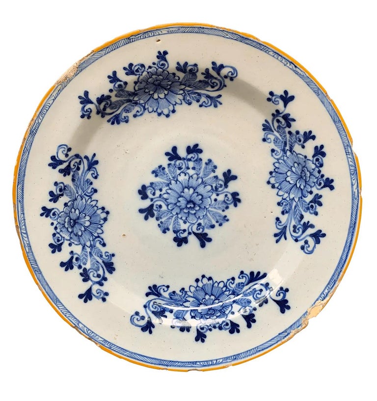 18th Century Dutch Delft Charger For Sale at 1stDibs
