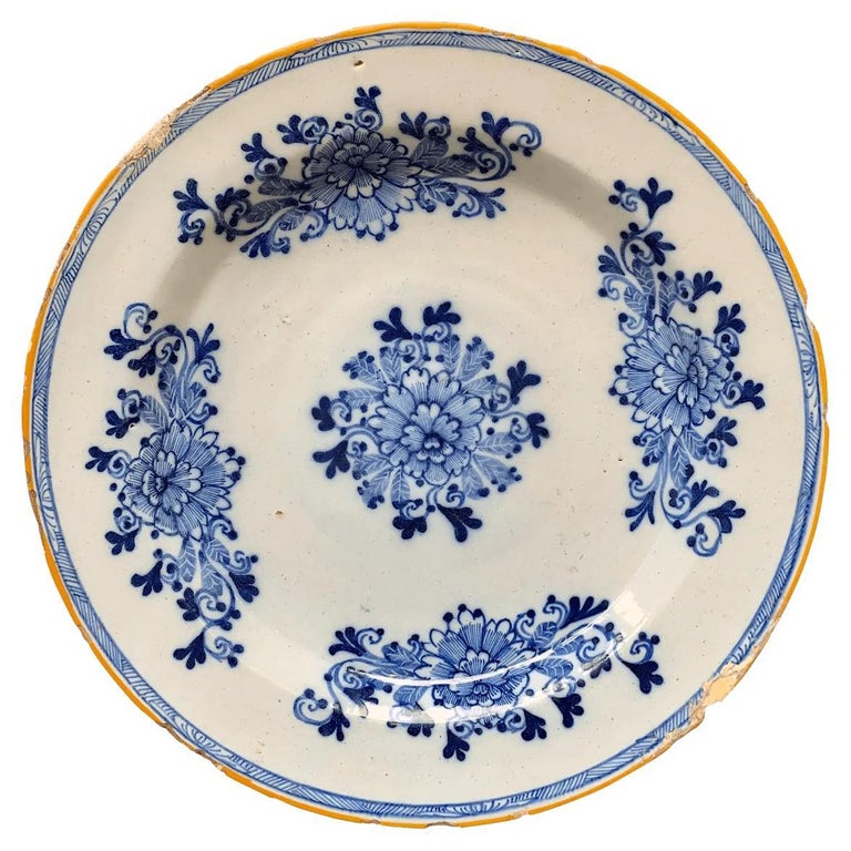 18th Century Dutch Delft Charger For Sale at 1stDibs