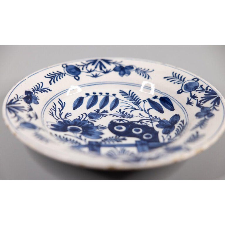 18th-Century Dutch Delft Faience Floral Plate For Sale at 1stDibs