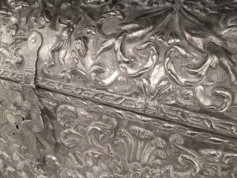 18th Century Embossed Solid Silver Coffer For Sale at 1stDibs