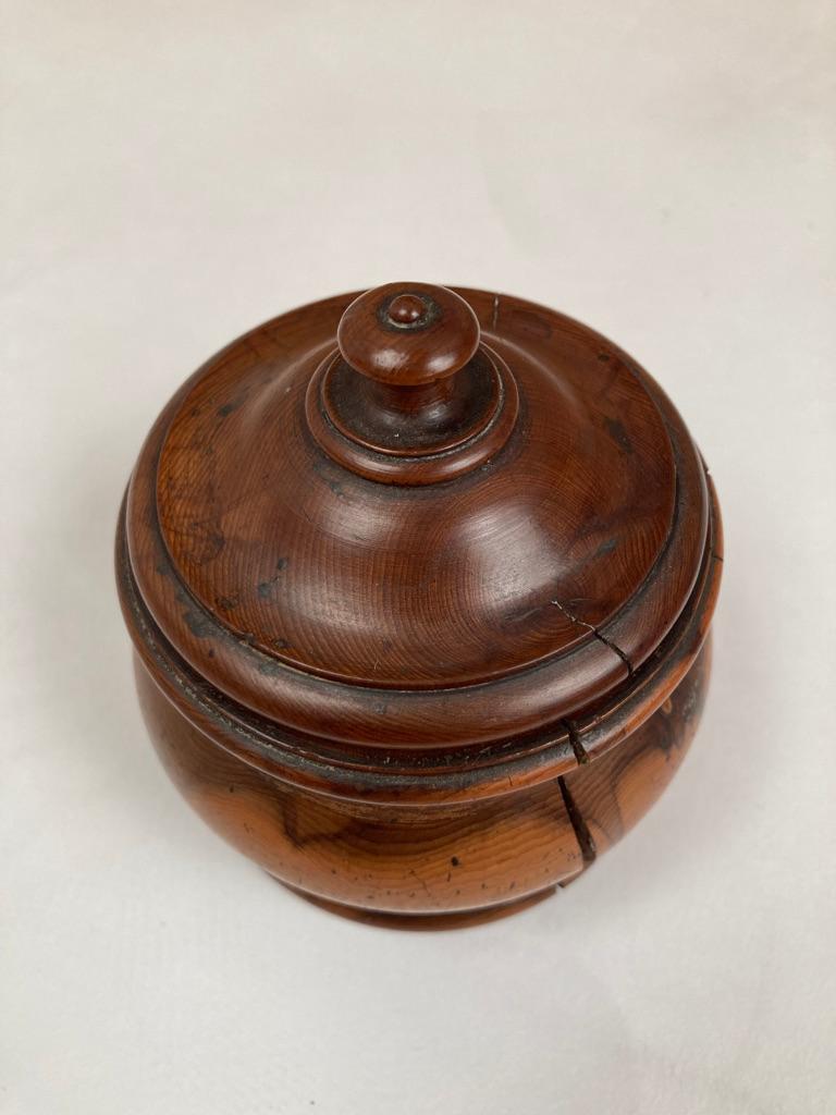18th Century English Treen Yew Wood Lidded Jar For Sale at 1stDibs
