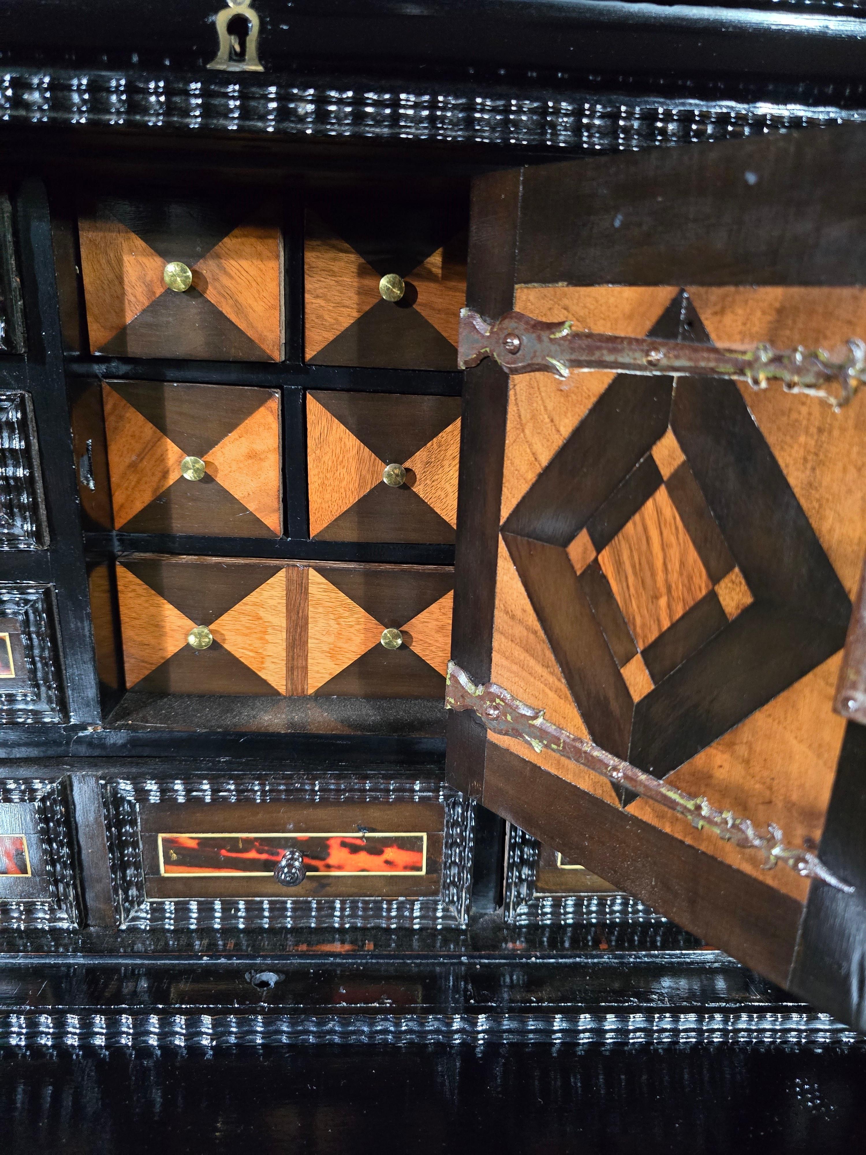 18th century Flemish Cabinet For Sale at 1stDibs