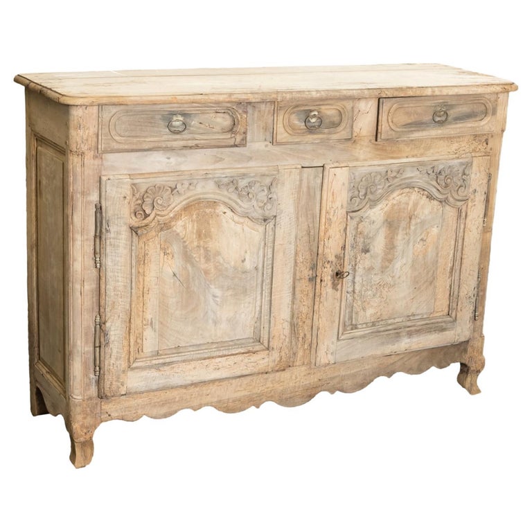 Buffet de Normandie du 18ème siècle en noyer blanchi de style Louis XV ...