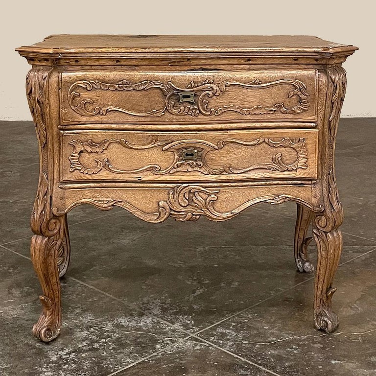 18th Century French Louis XV Commode For Sale at 1stDibs