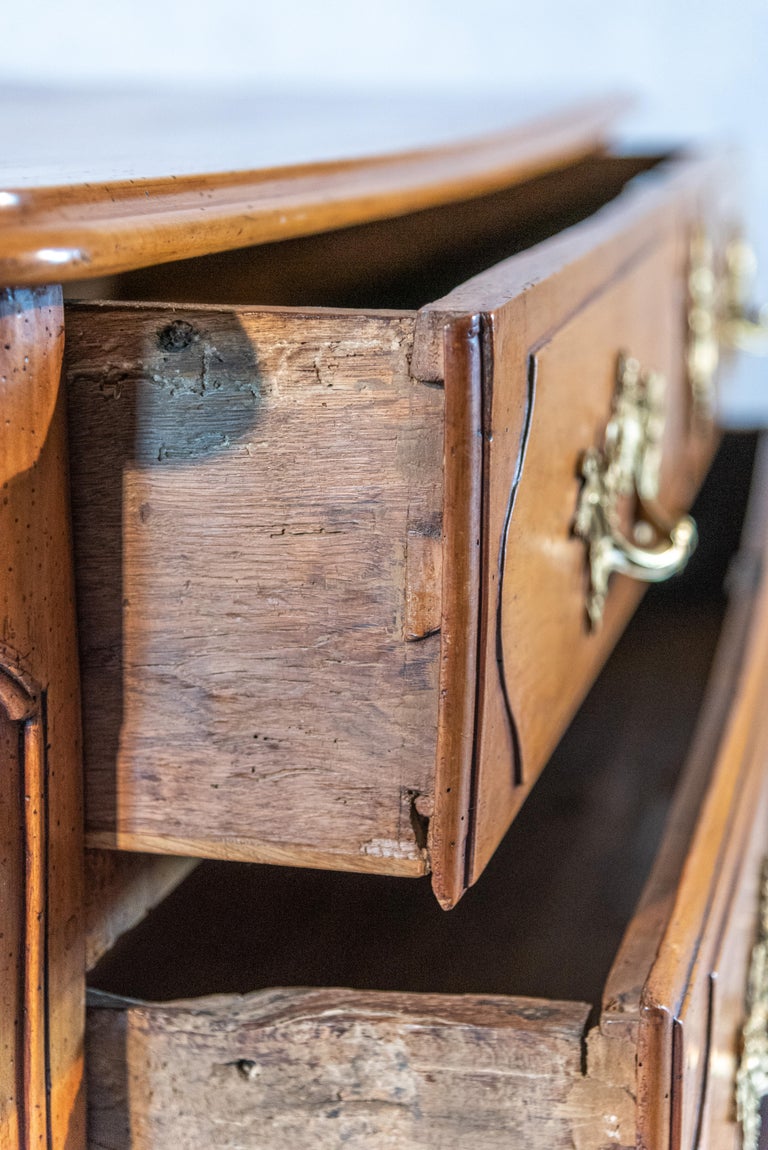 18th Century French Louis XV Commode For Sale at 1stDibs