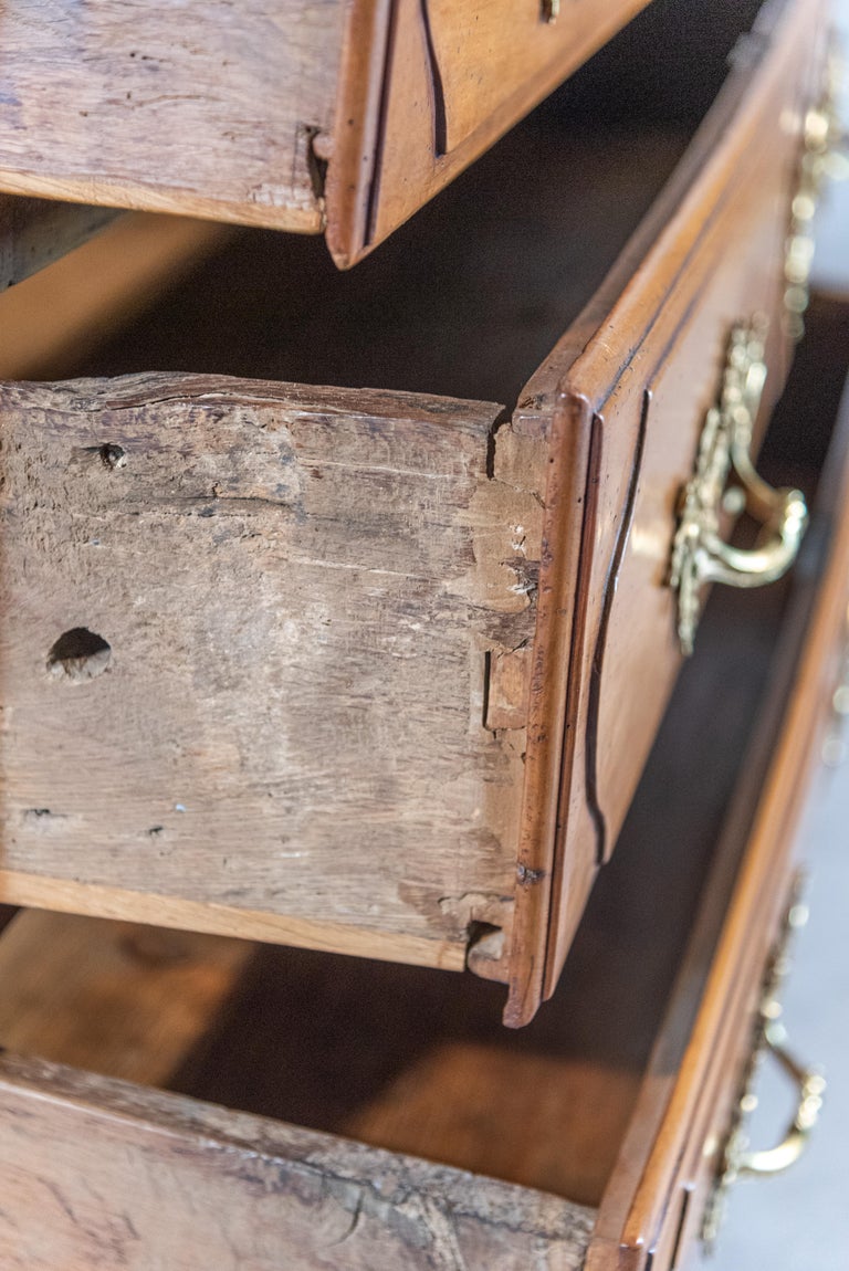 18th Century French Louis XV Commode For Sale at 1stDibs