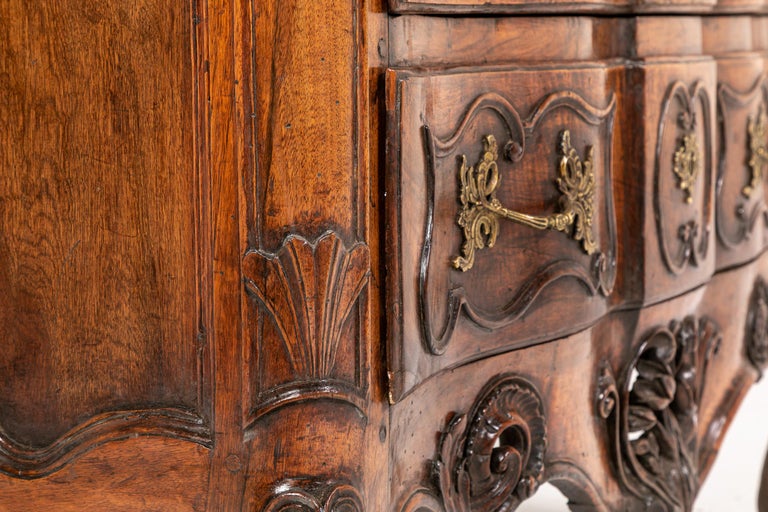 18th Century French Louis XV Period Walnut Commode For Sale at 1stDibs