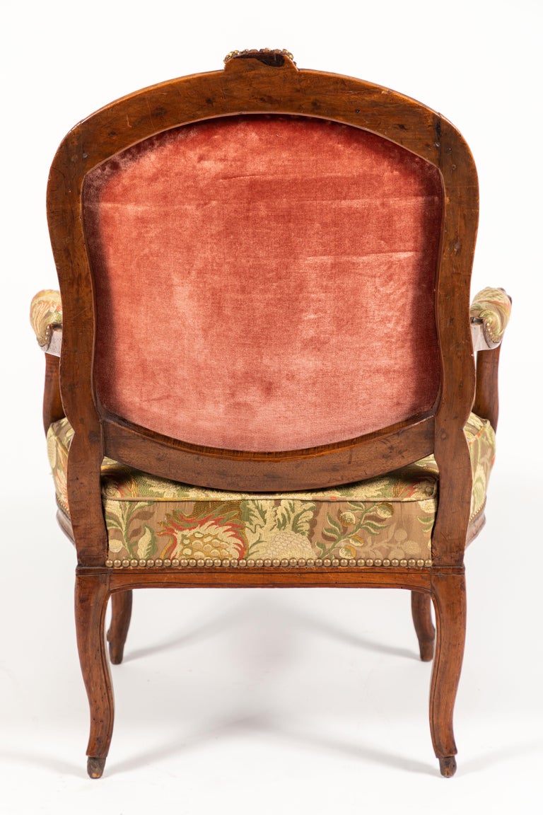 18th Century French Regence Walnut Armchairs For Sale at 1stDibs