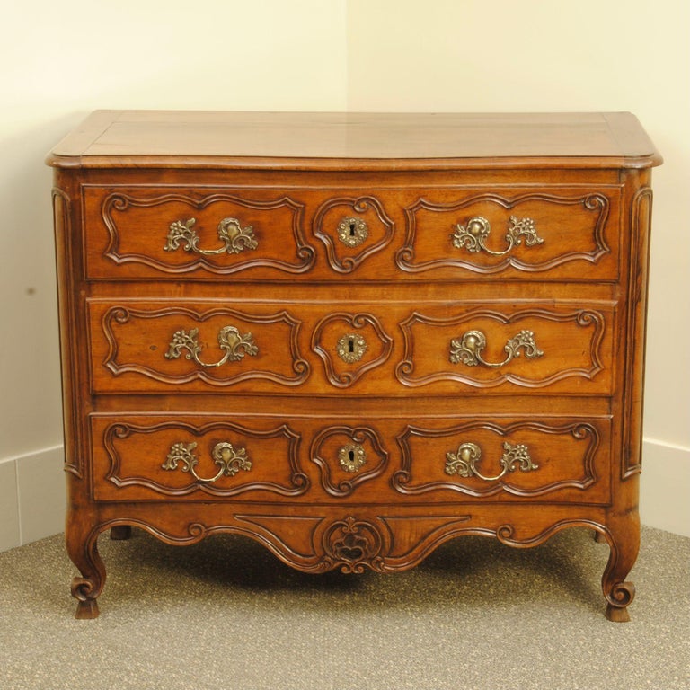 18th Century French Walnut Commode For Sale at 1stDibs