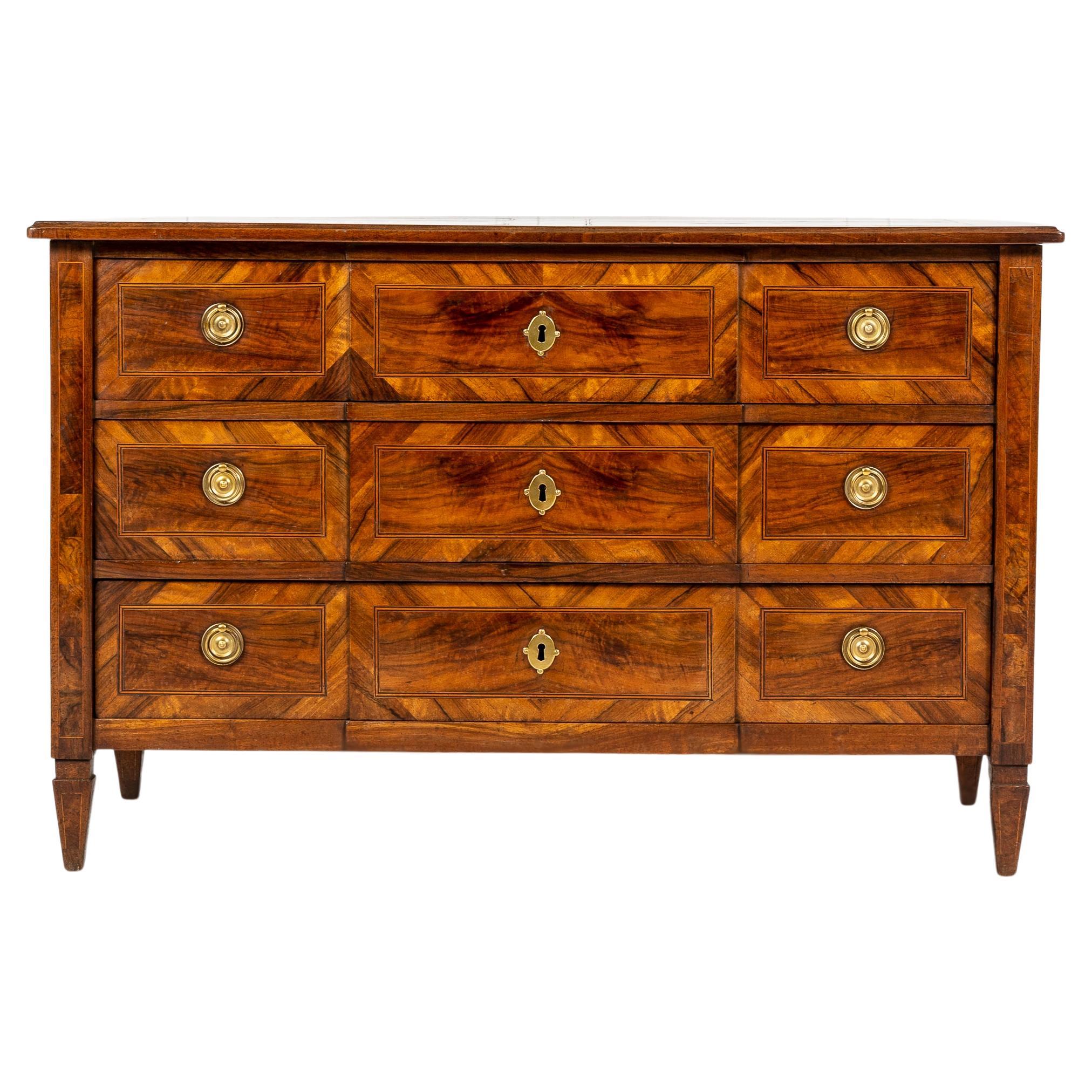 18th Century French Bleached Walnut Large Scale Commode For Sale at 1stDibs