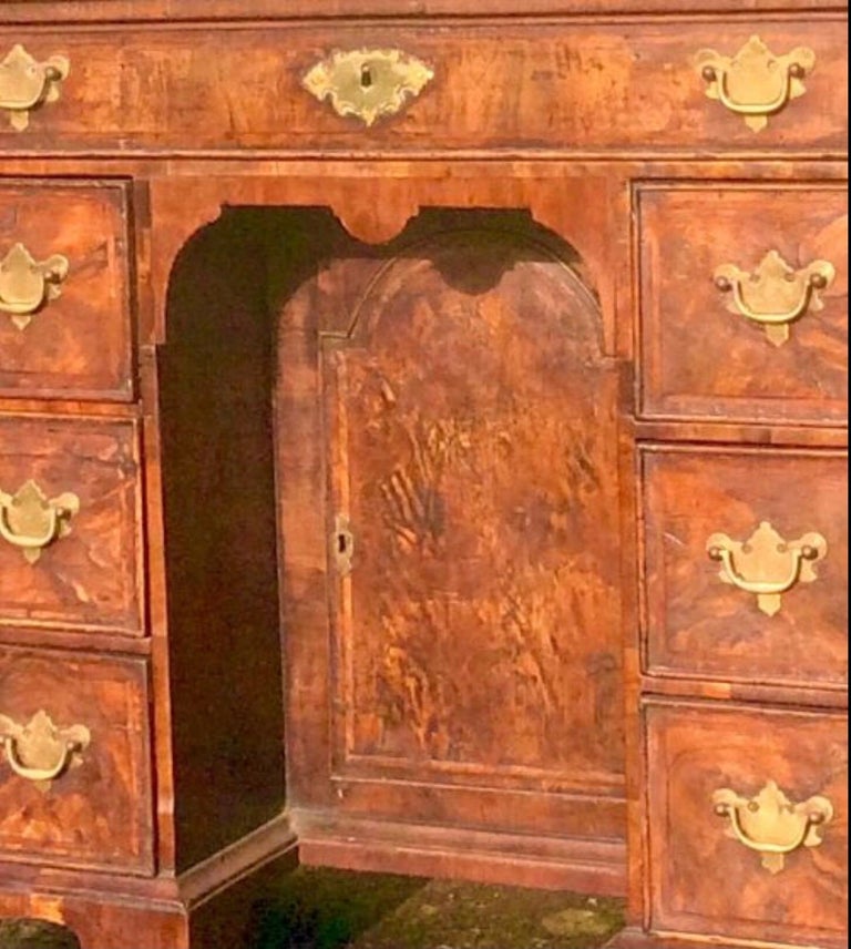 18th Century George I Figured Walnut Antique Kneehole Desk For Sale at ...