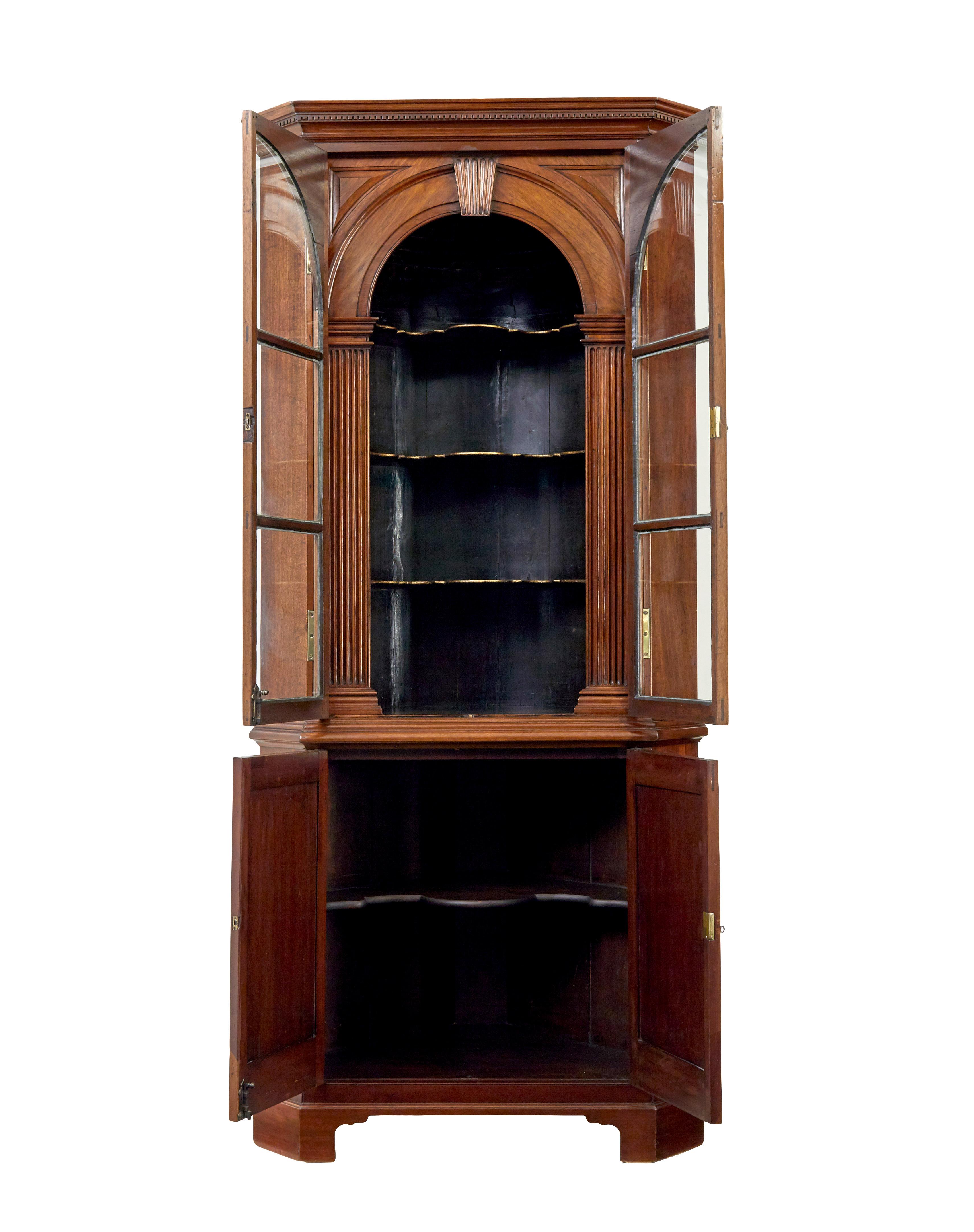 18th century Georgian mahogany corner cupboard For Sale at 1stDibs