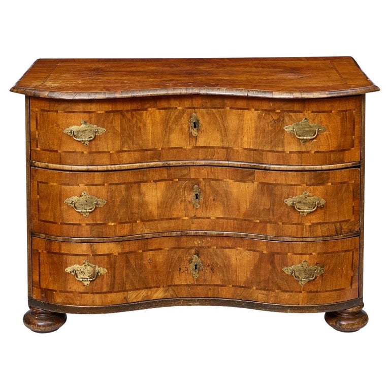 18th Century German Baroque Walnut Serpentine-Front Commode For Sale at ...