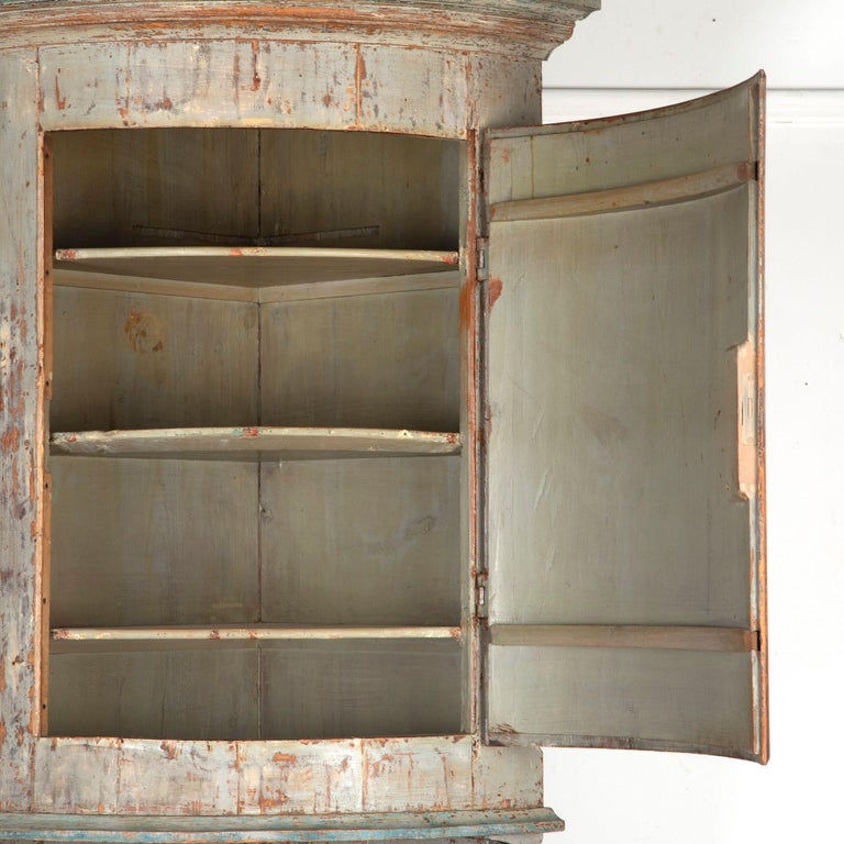 18th Century Gustavian Corner Cupboard For Sale at 1stDibs