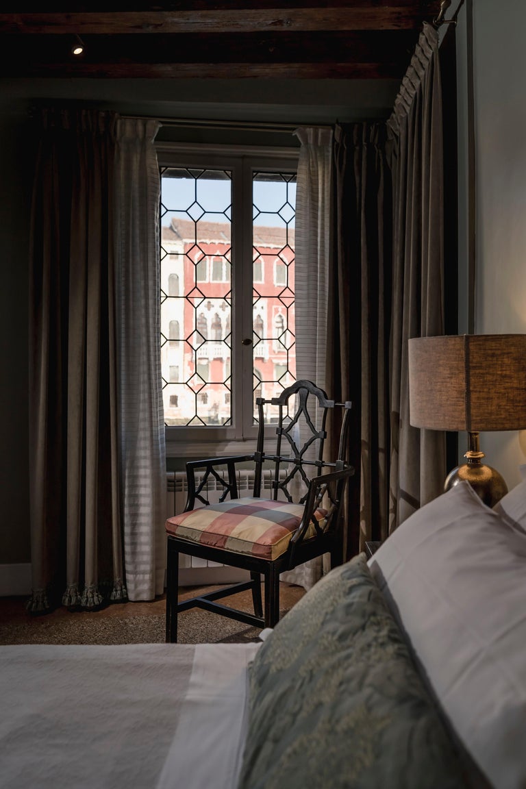 18th Century Hand-Painted Venetian Style Black Faenza Armchair with ...