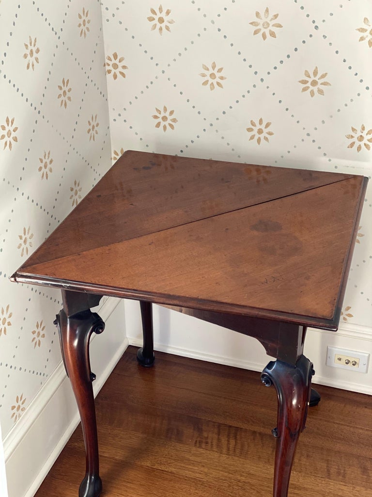 18th Century Irish George II Mahogany Corner Drop-Leaf Table at 1stDibs