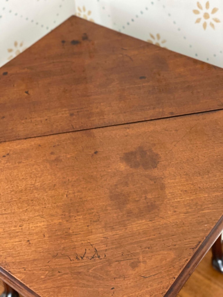 18th Century Irish George II Mahogany Corner Drop-Leaf Table at 1stDibs