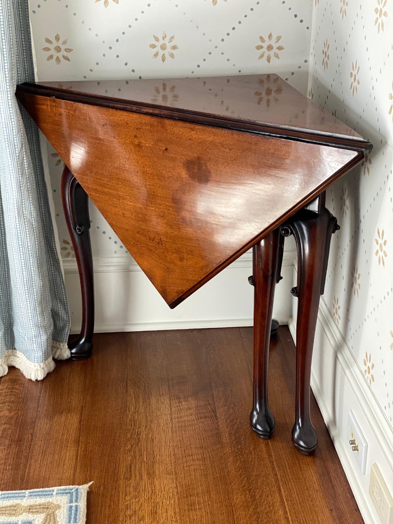 18th Century Irish George II Mahogany Corner Drop-Leaf Table at 1stDibs
