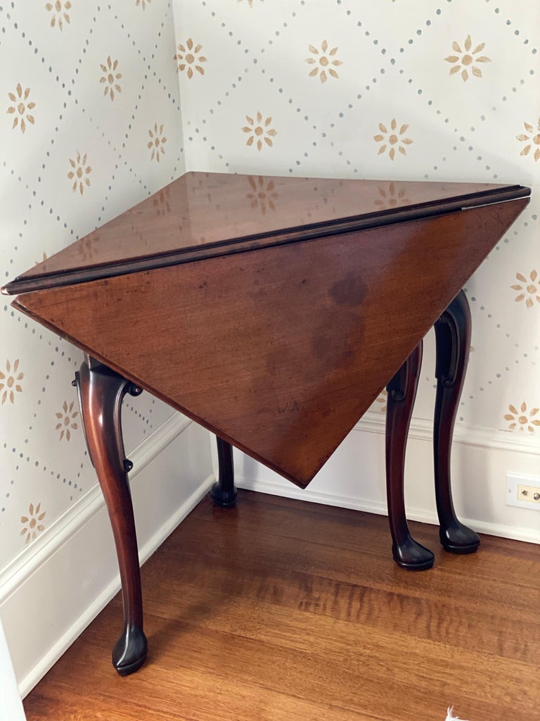 18th Century Irish George II Mahogany Corner Drop-Leaf Table at 1stDibs