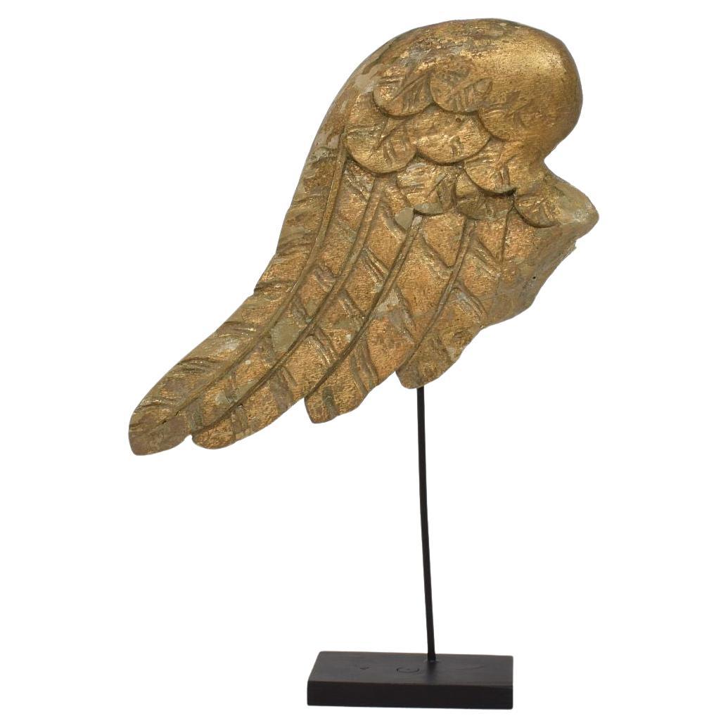 Italian 18th Century Carved Giltwood Baroque Angel For Sale at 1stDibs