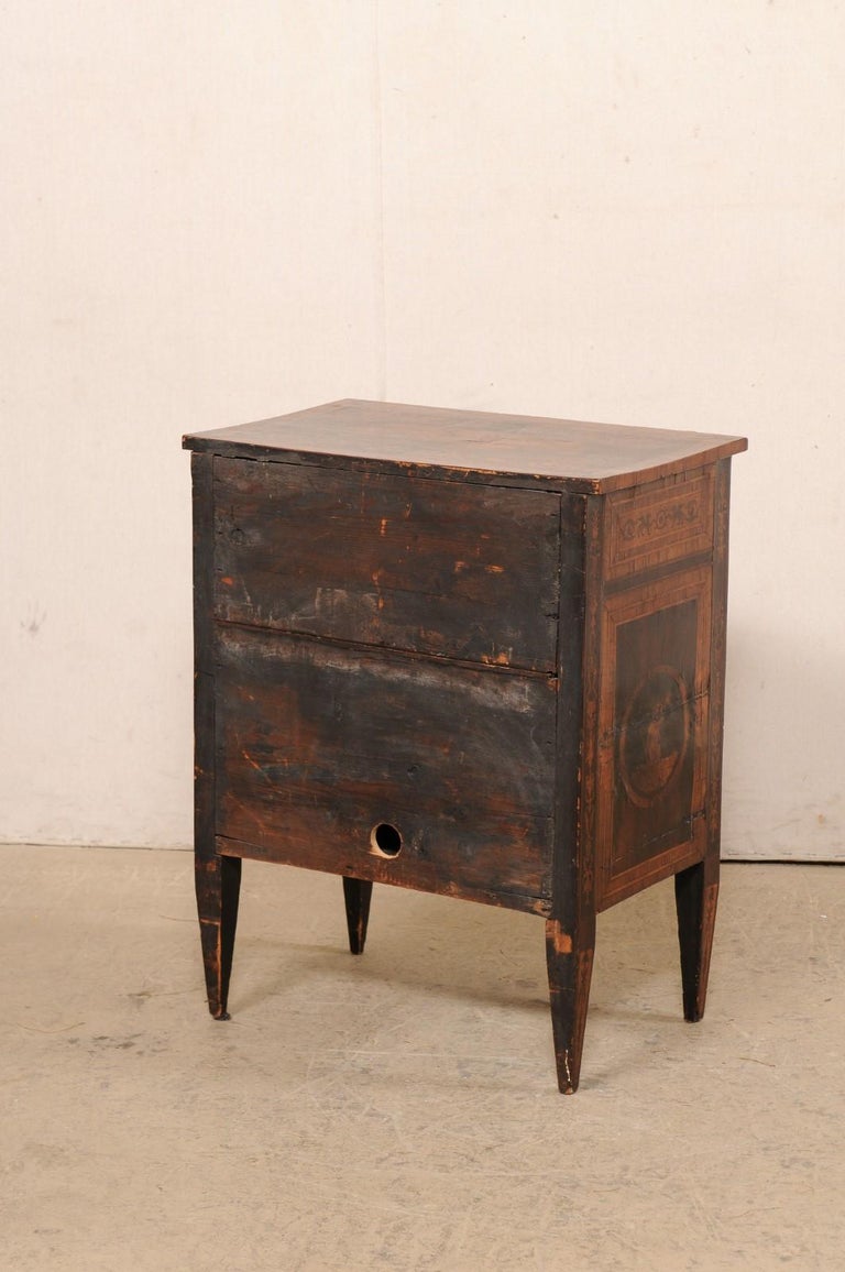 18th Century Italian Comodino with Elegant Marquetry For Sale at 1stDibs