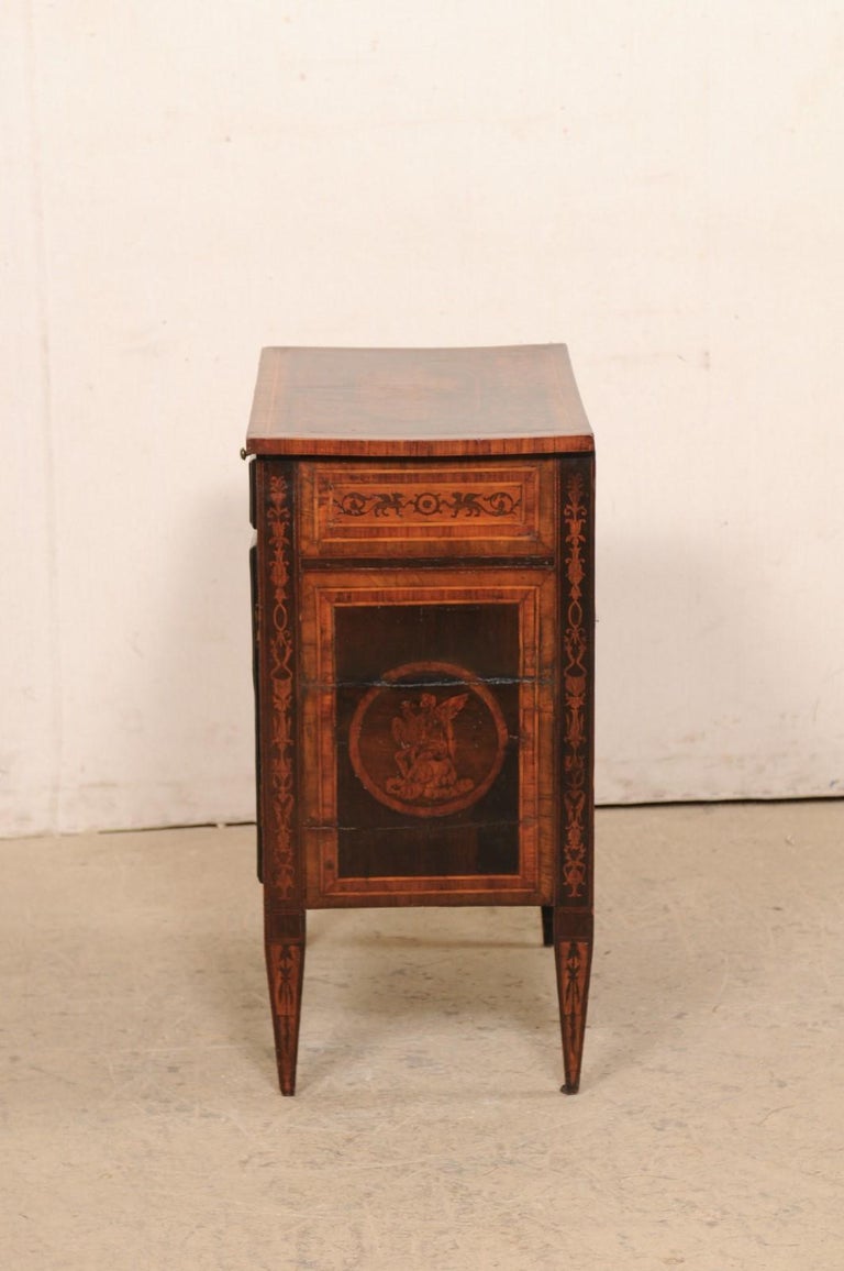 18th Century Italian Comodino with Elegant Marquetry For Sale at 1stDibs