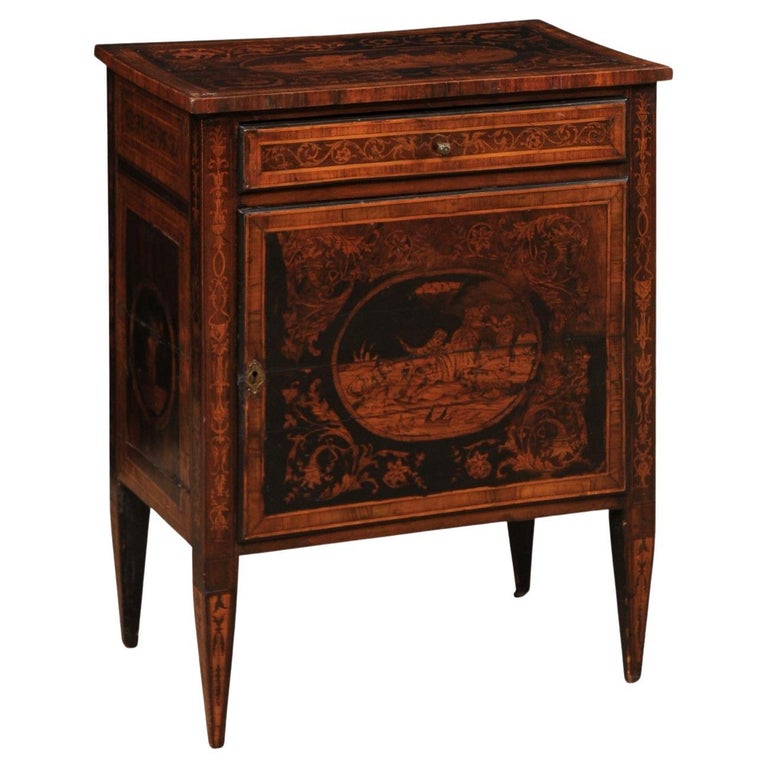 18th Century Italian Comodino with Elegant Marquetry For Sale at 1stDibs