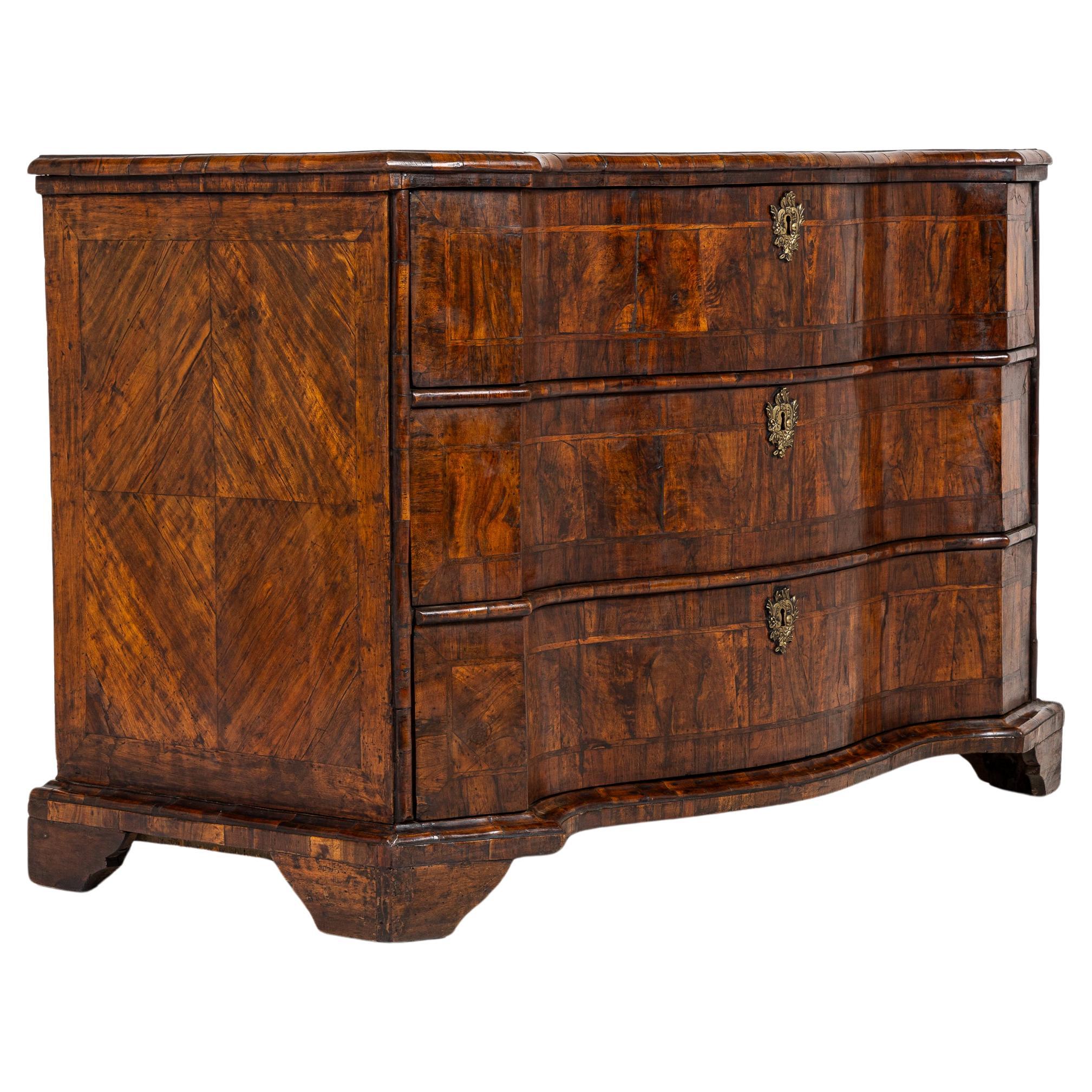18th Century Italian Walnut Serpentine Commode For Sale at 1stDibs