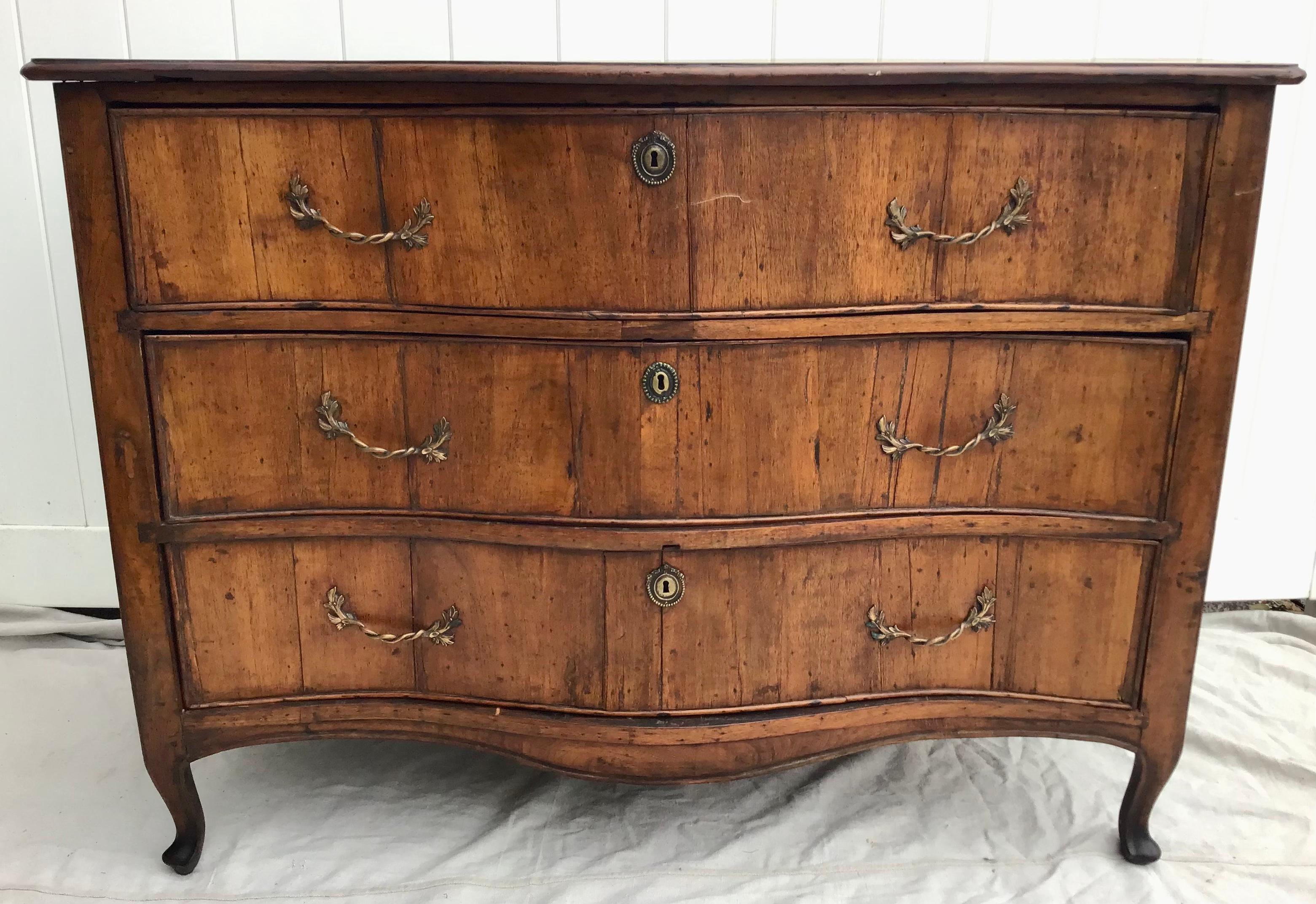 18th Century Italian Walnut Serpentine Front Commode at 1stDibs