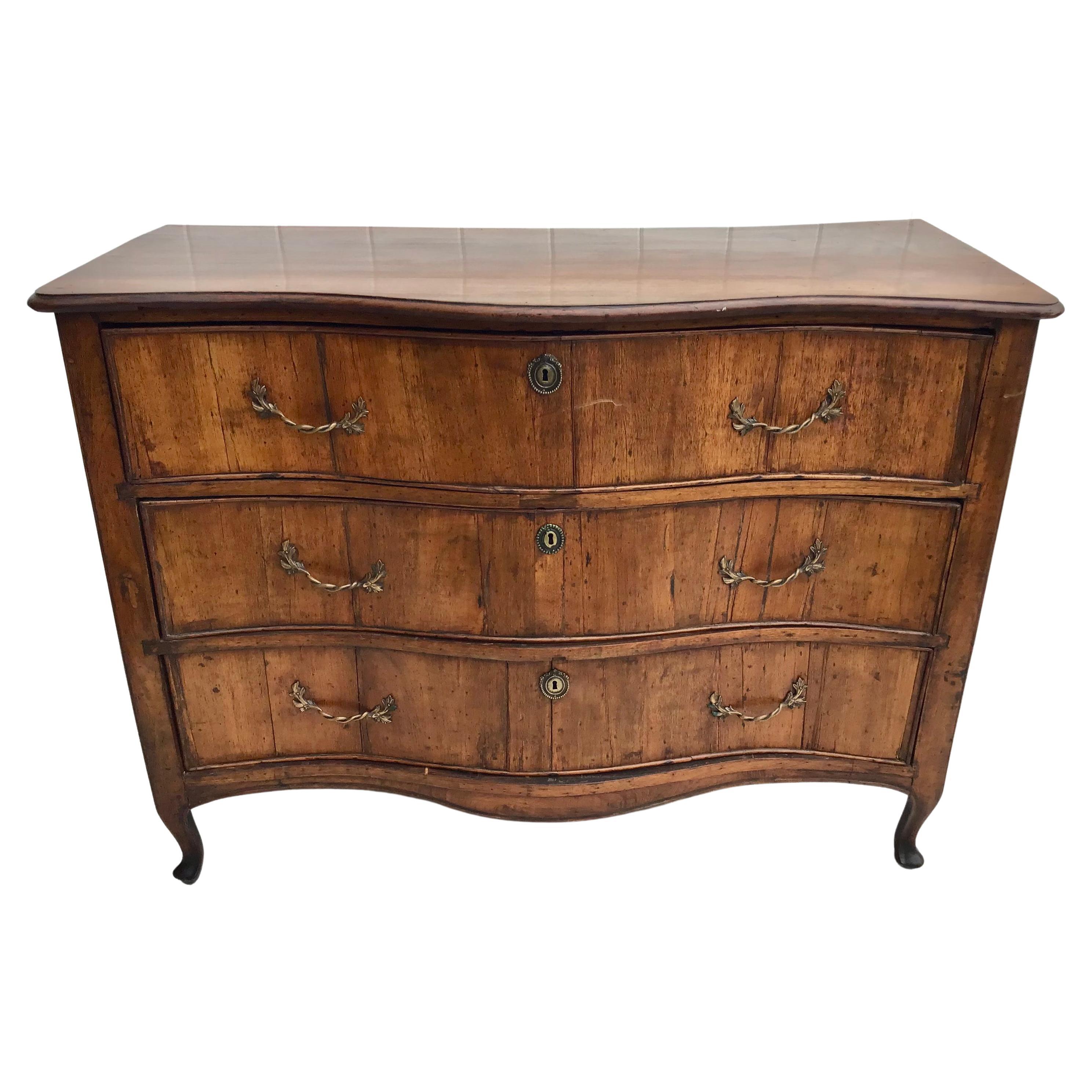 18th Century Italian Walnut Serpentine Front Commode at 1stDibs