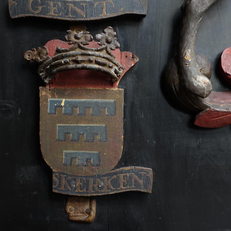 18th Century Large Carved Polychrome Dutch 'Hacfort' Heraldic Shield at ...